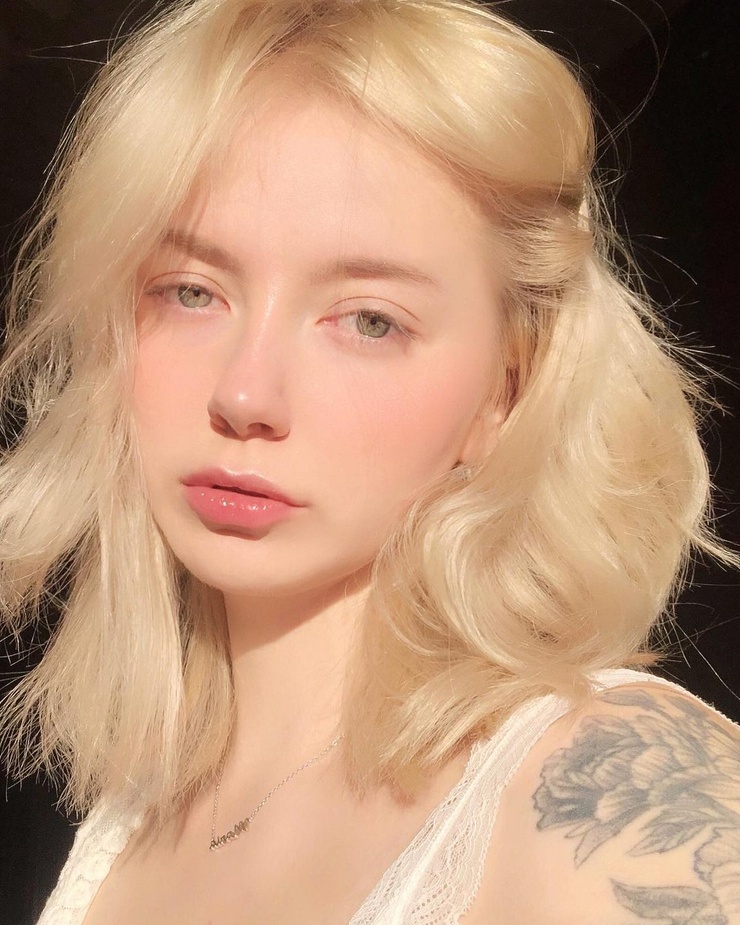 Maria Zolotova image