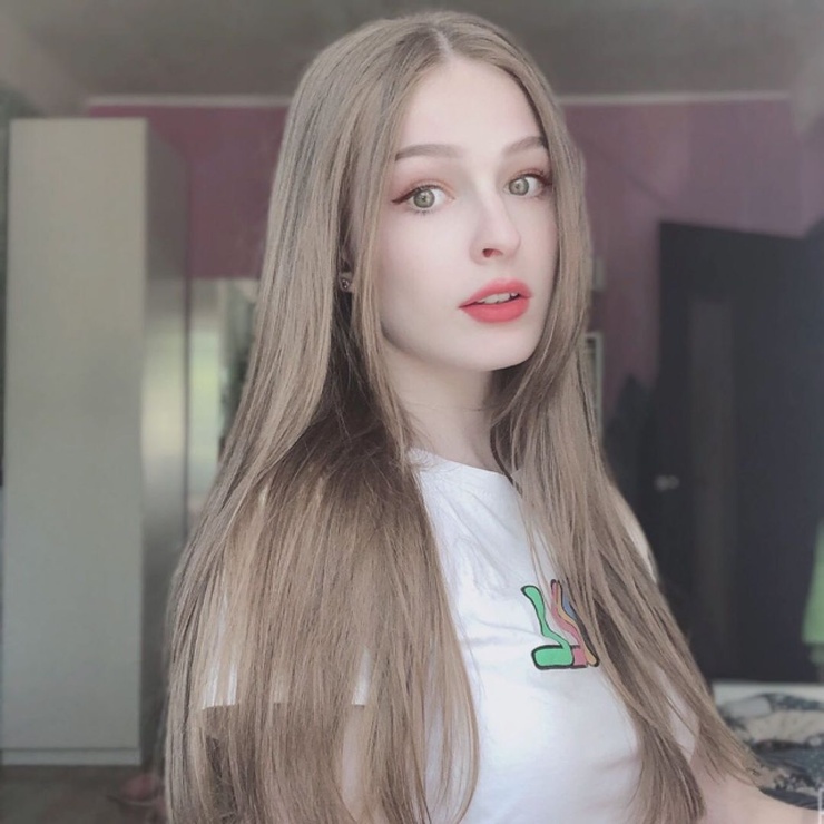 Sasha (model) picture