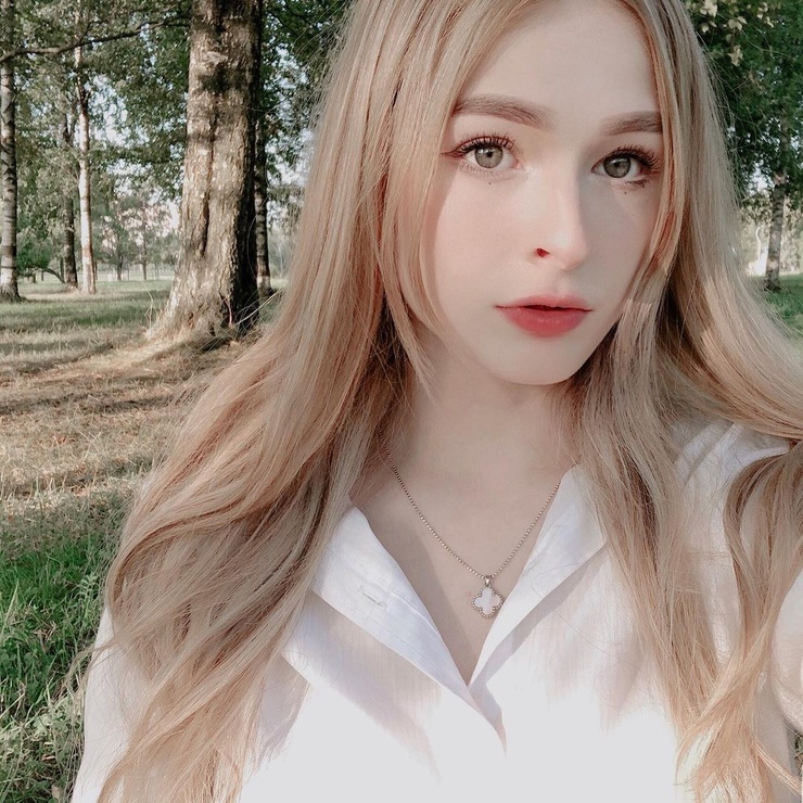 Sasha (model) picture