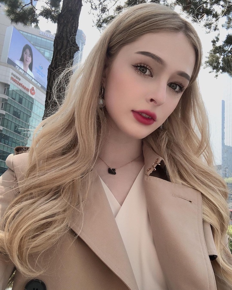 Sasha (model) picture