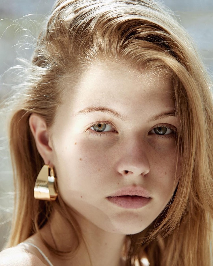 Picture of Luna (model)