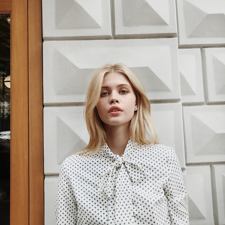 Luna (model) picture