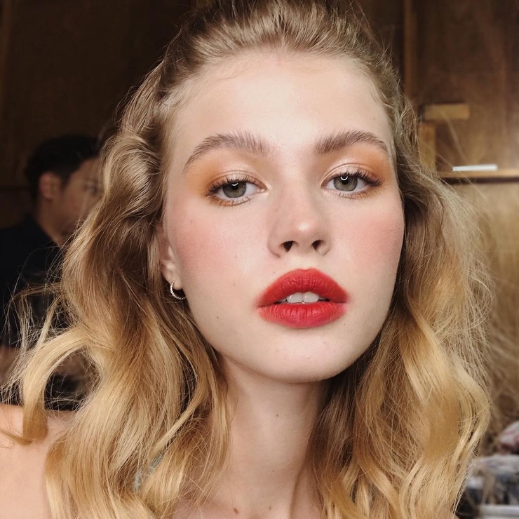 Picture of Luna (model)