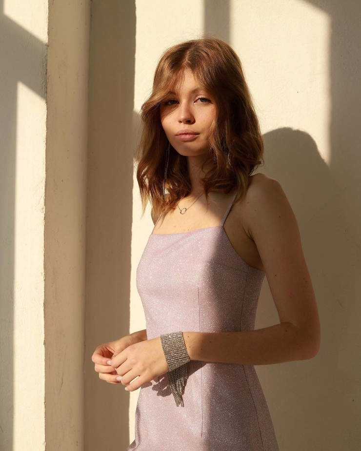 Luna (model) picture