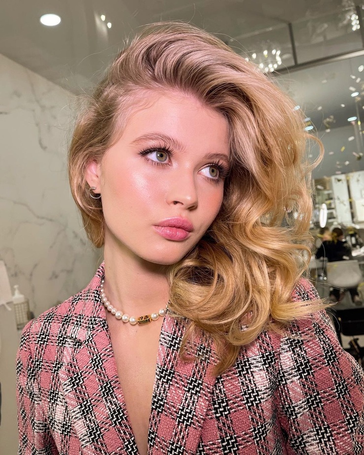 Picture of Luna (model)