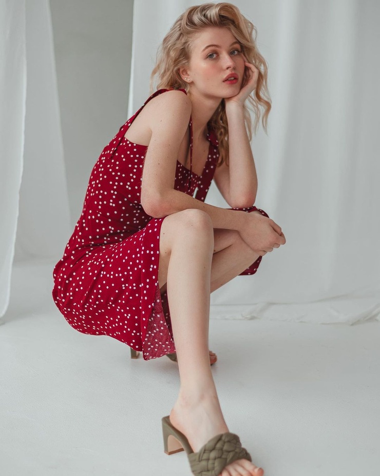 Picture of Luna (model)