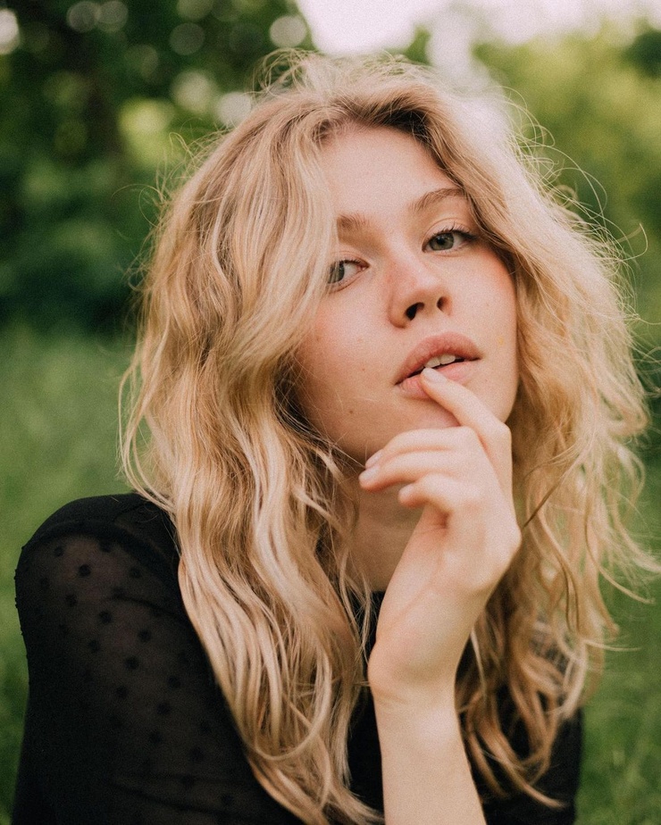 Picture of Luna (model)