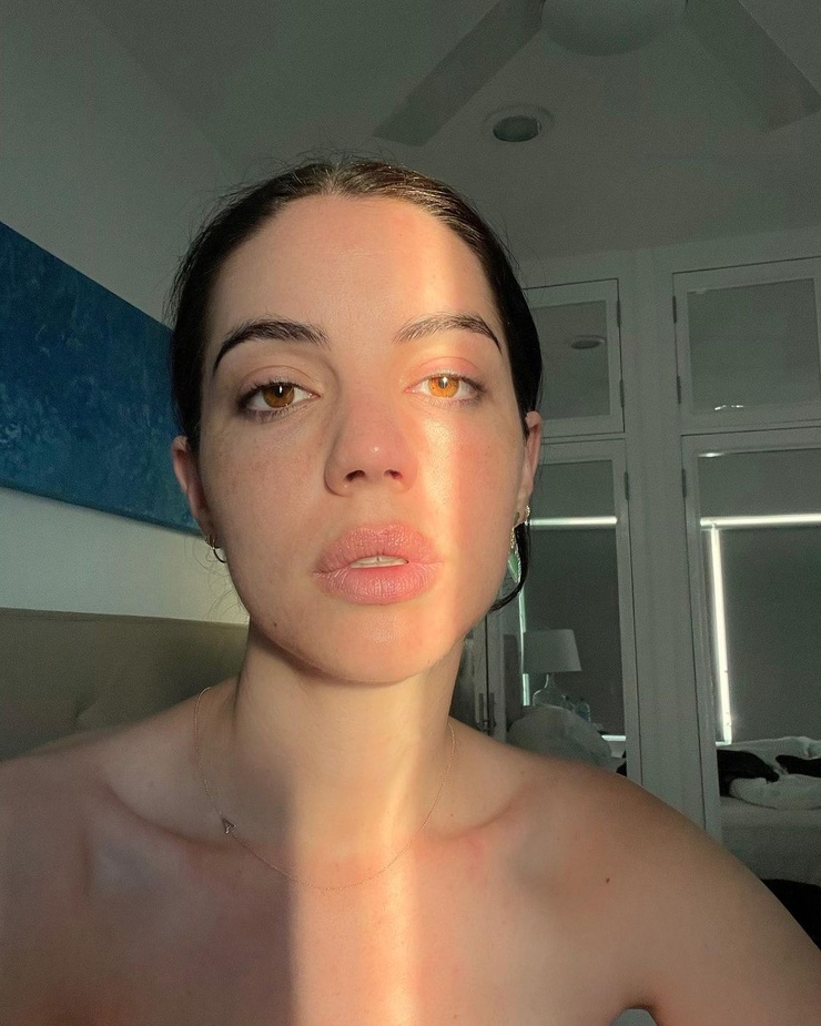Adelaide Kane picture