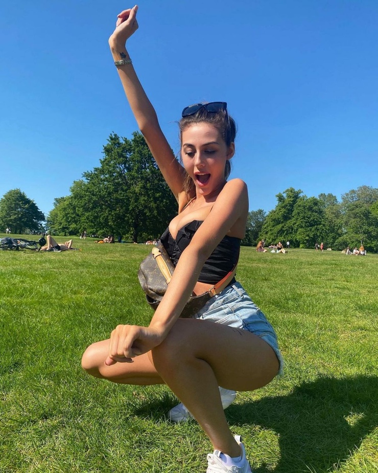 Picture of Chloe Veitch