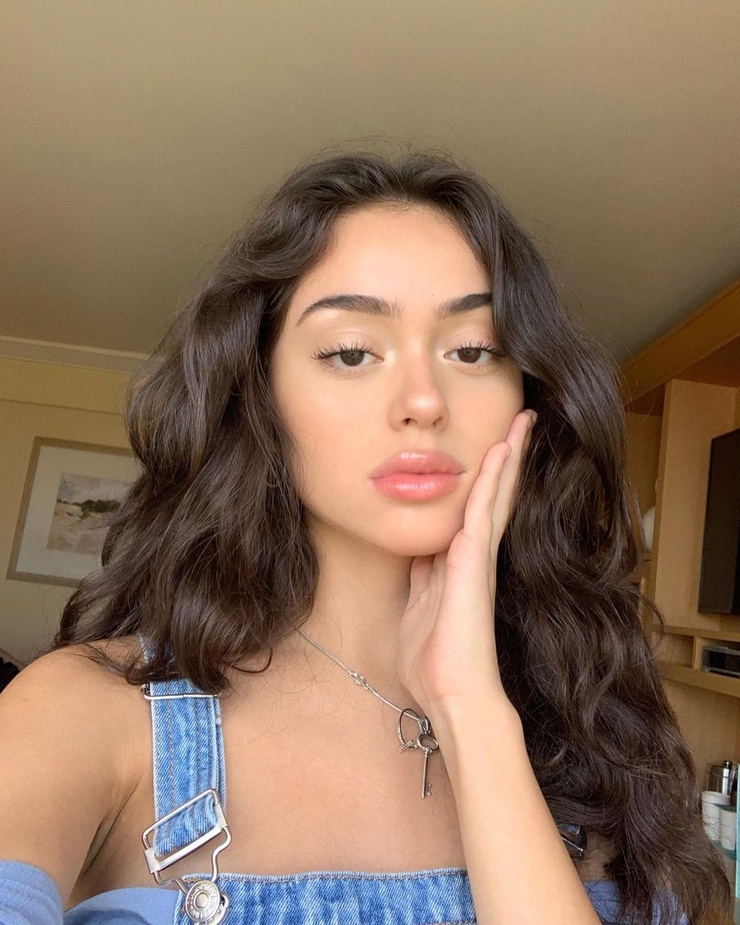 Picture of Nailea Devora