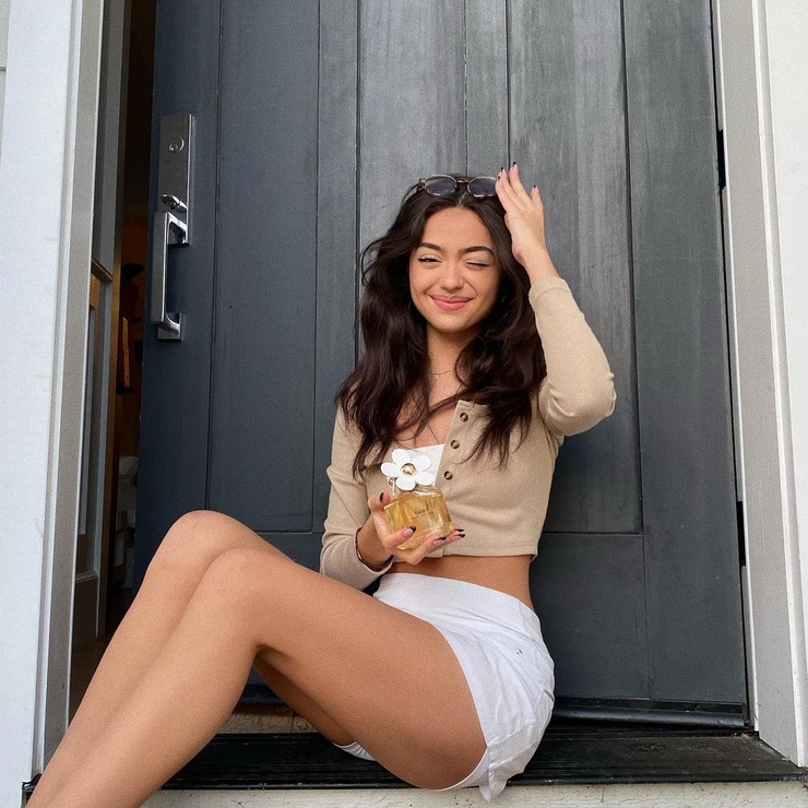 Picture of Nailea Devora