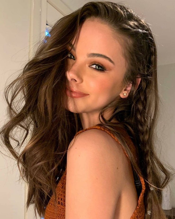 Meika Woollard picture