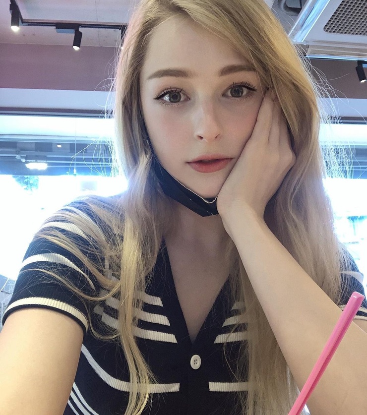 Sasha (model) picture