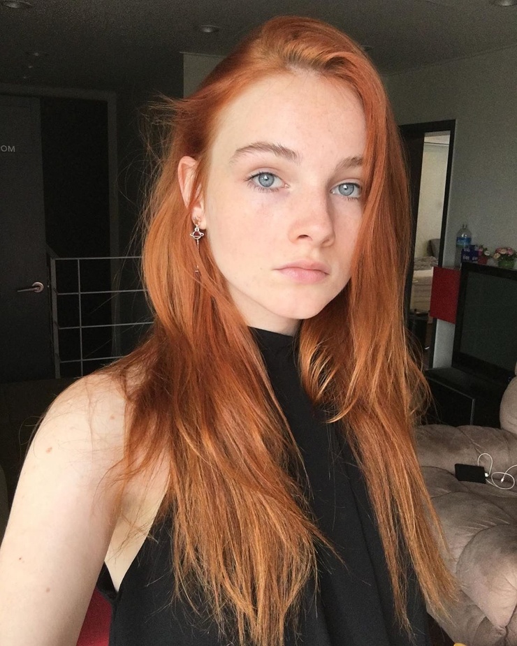 Caroline Hahn image