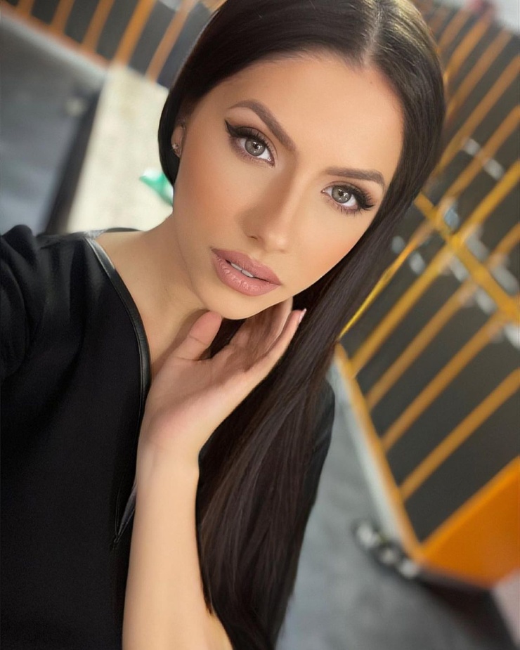 Picture of Simona Claudia