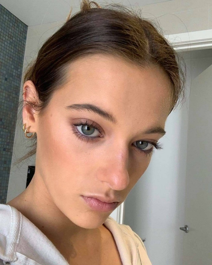 Picture of taya brooks