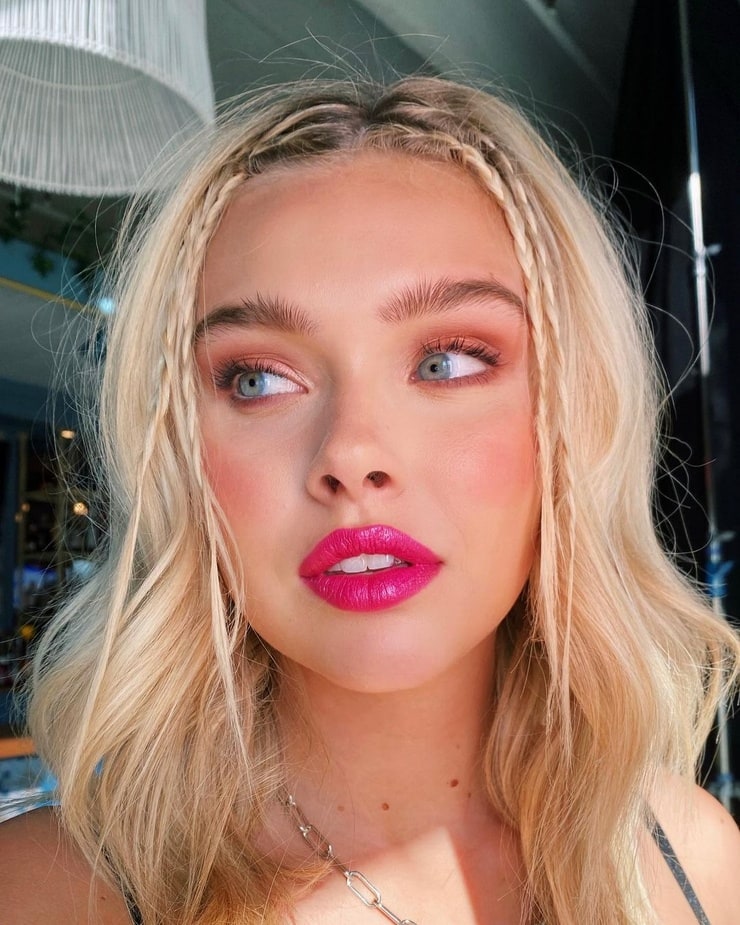 Gracie Lancaster image