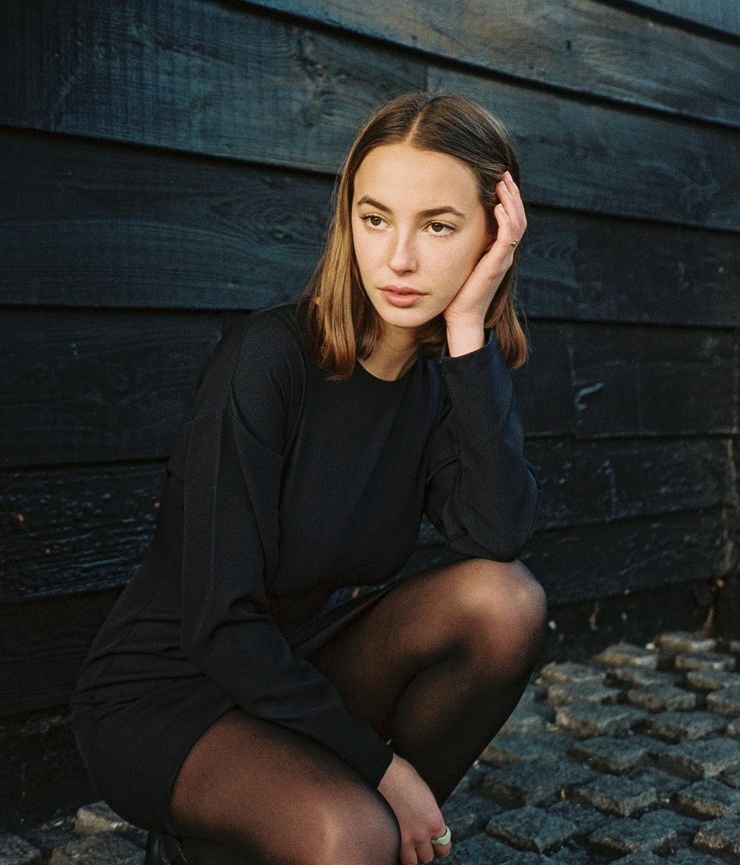 Image of Amelie (model)