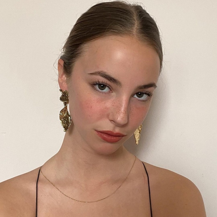 Amelie (model) image