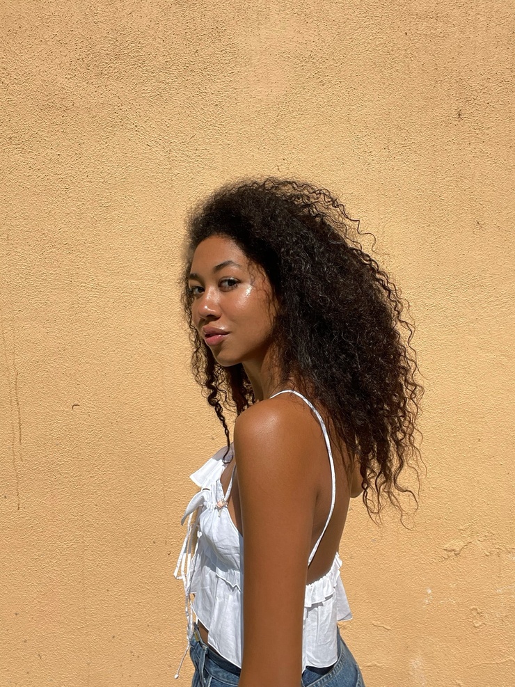 Picture of Aoki Lee Simmons
