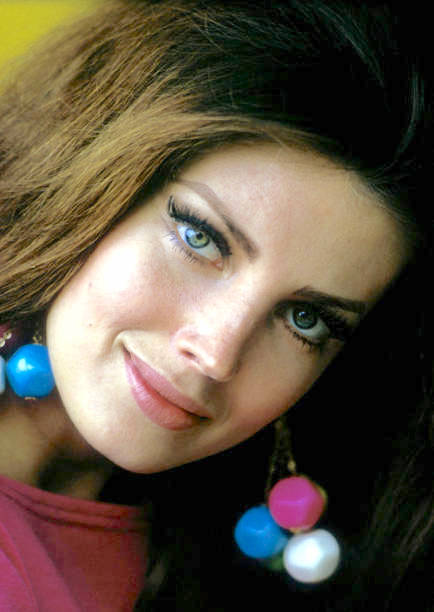 Gayle Hunnicutt