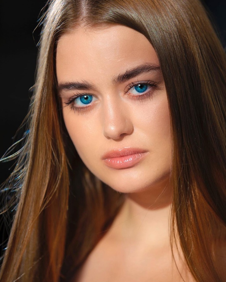 Picture of Alli Hart