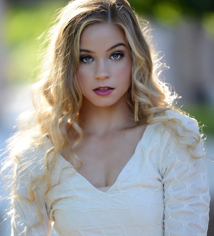 Alexa Robertson picture