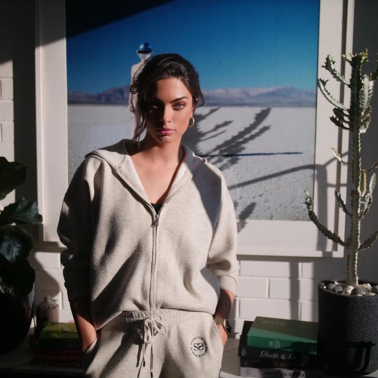 Caroline Austin image