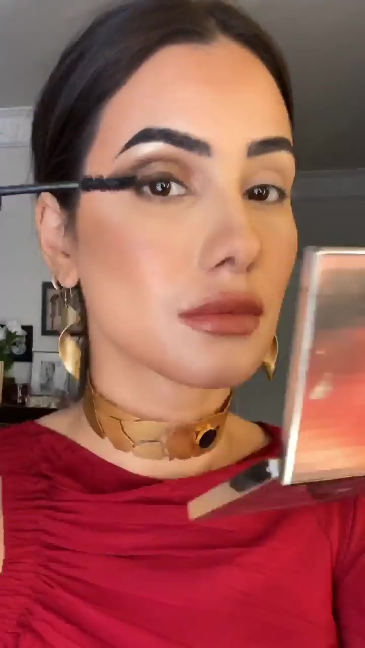 Picture of Zayneb Azzam