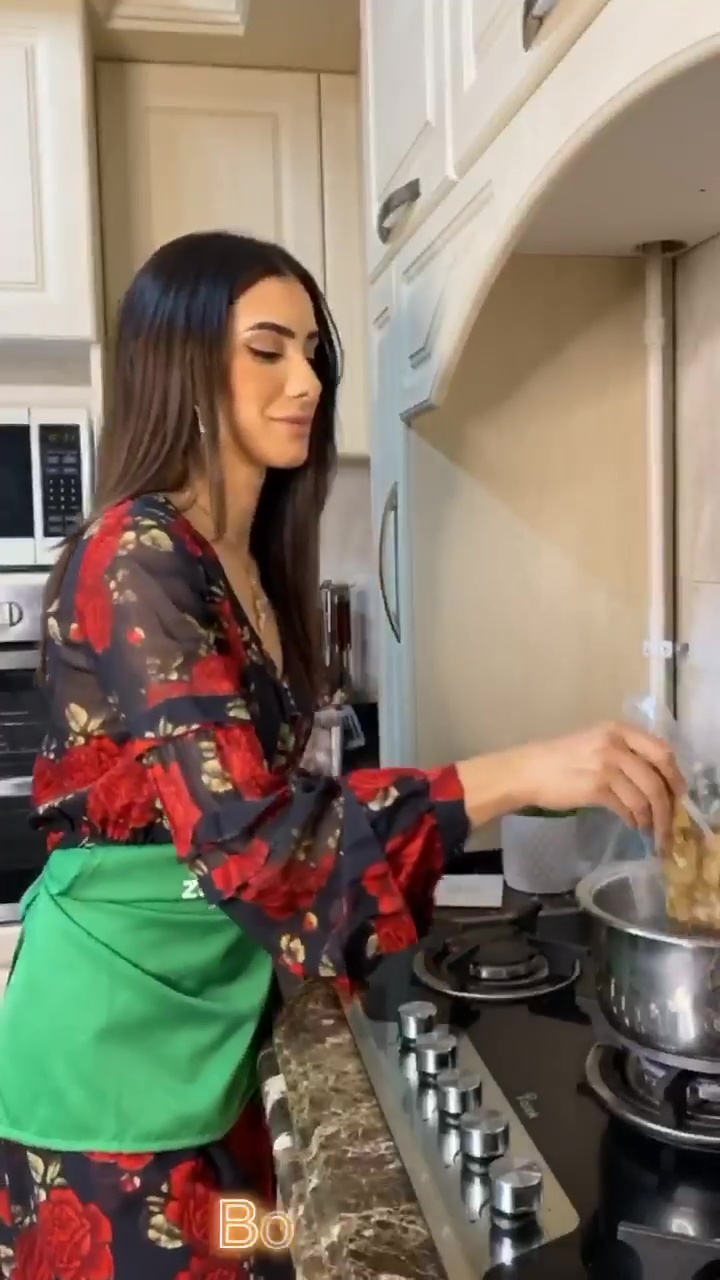 Image of Zayneb Azzam