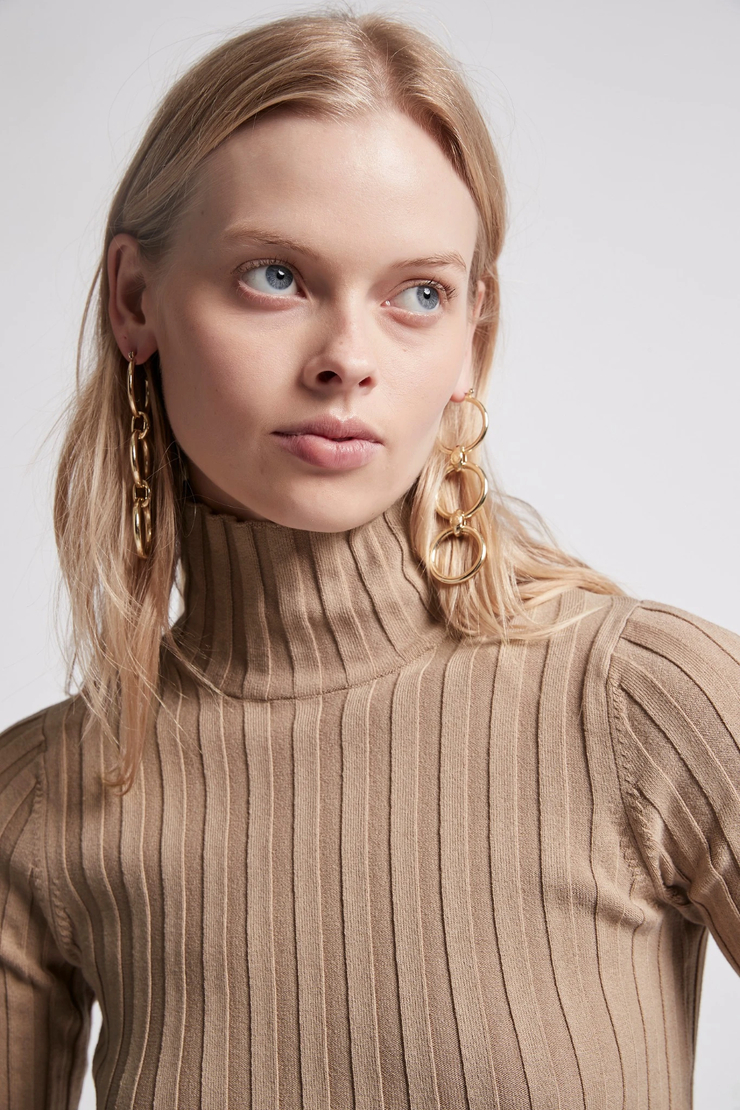 Picture of Holly Magson