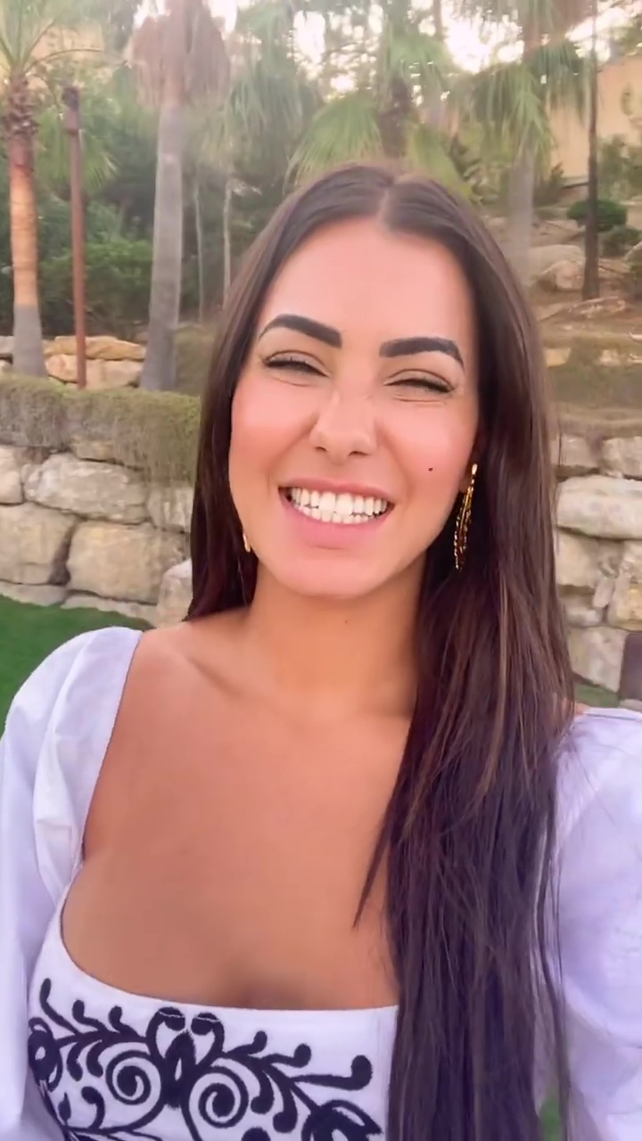 Zayneb Azzam picture