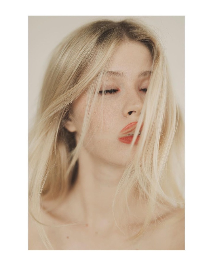 Picture of Luna (model)