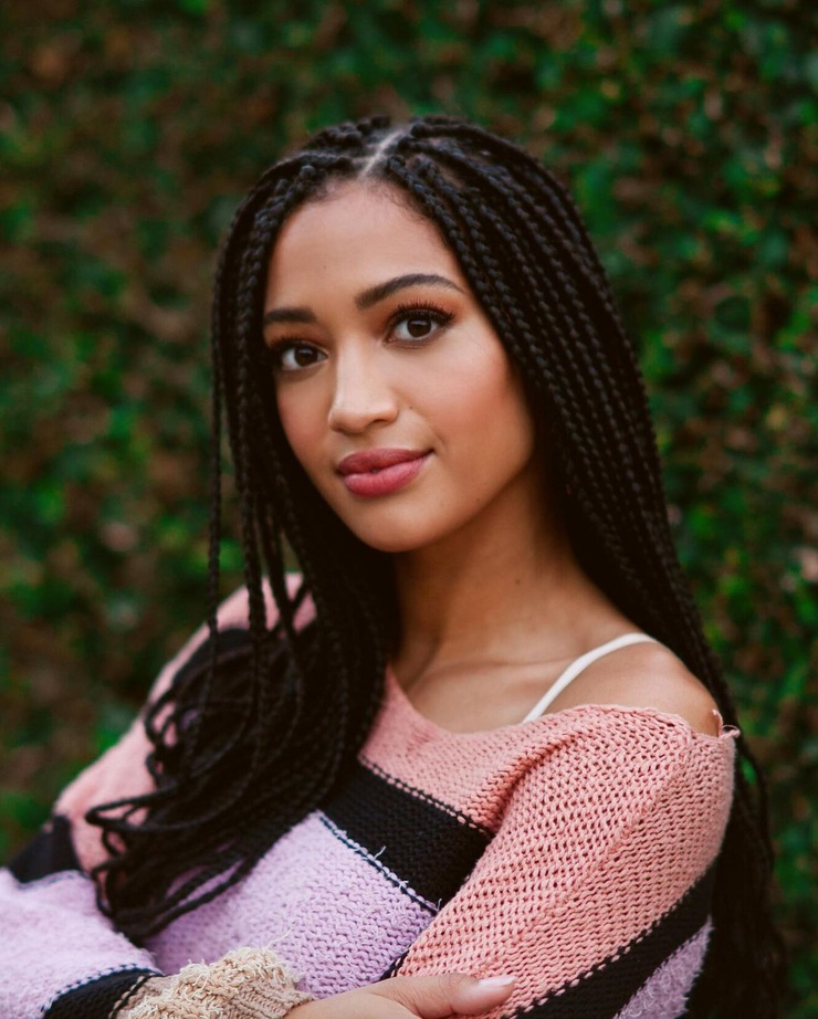 Samantha Logan picture
