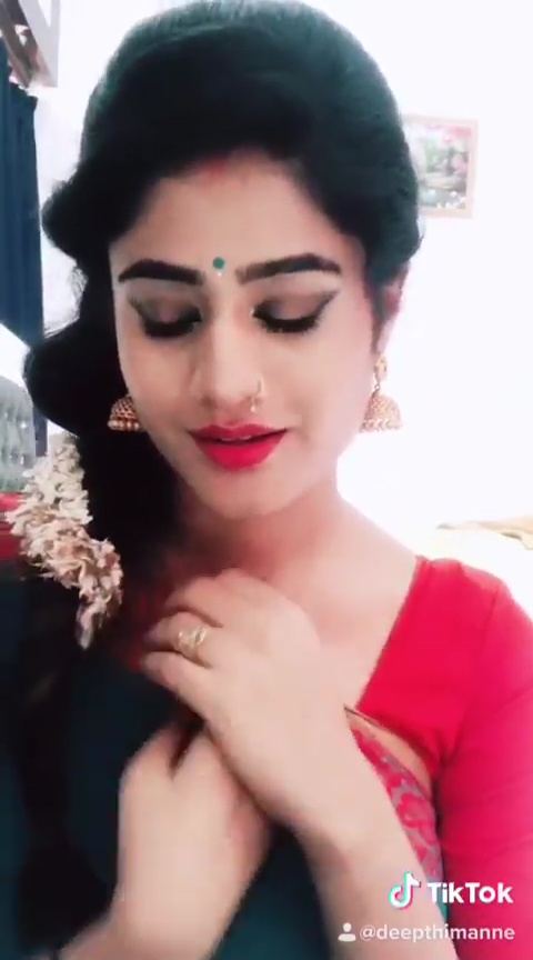 Picture of Deepthi Manne