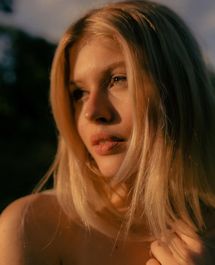 Luna (model) picture