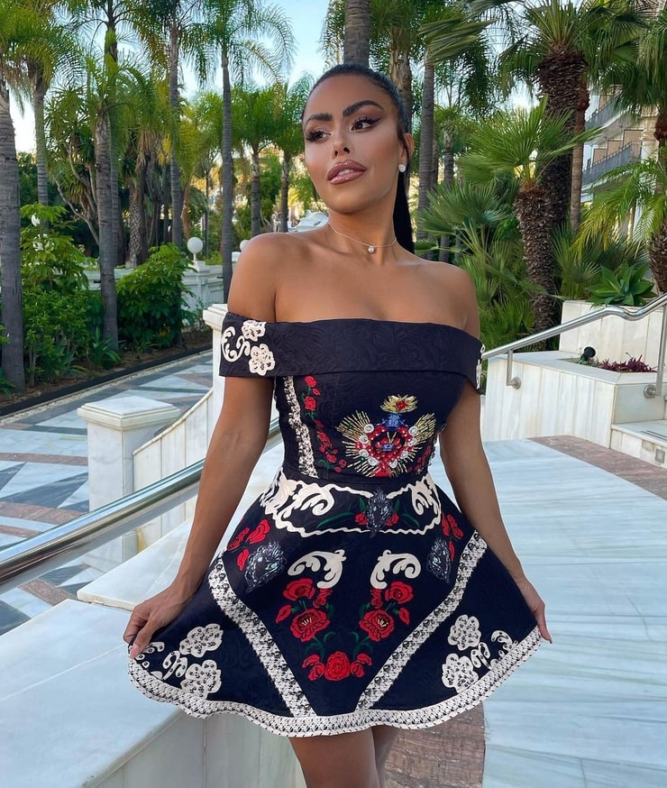 Picture of Chloe Saxon