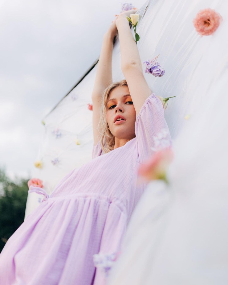 Picture of Luna (model)