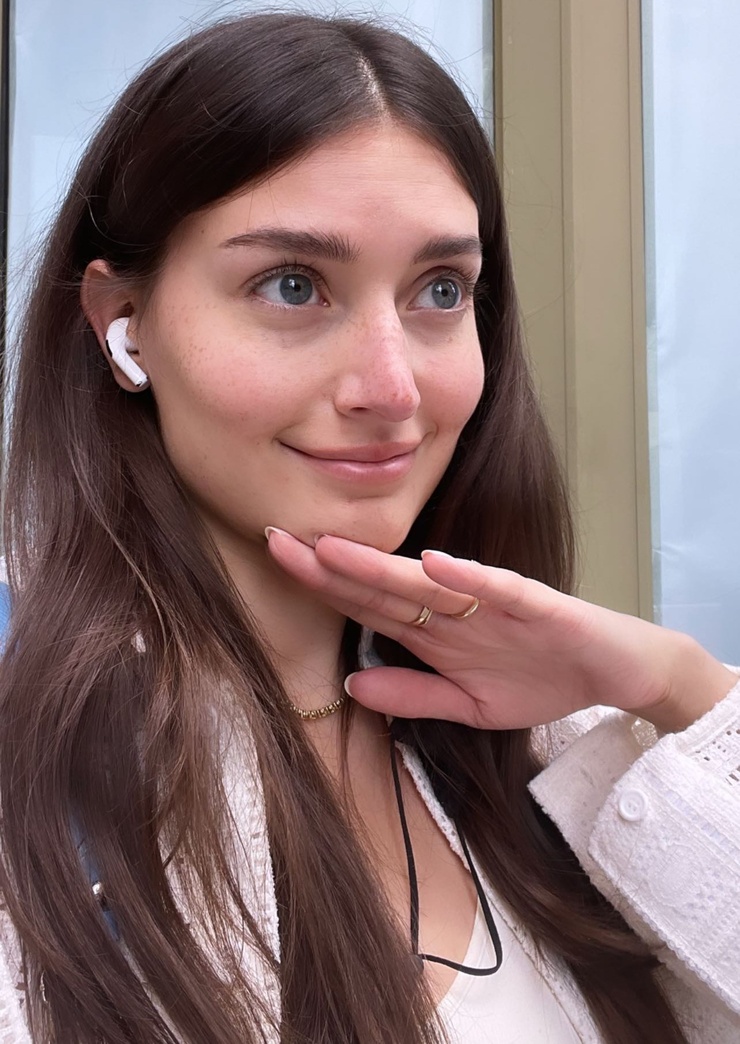 Jessica Clements picture