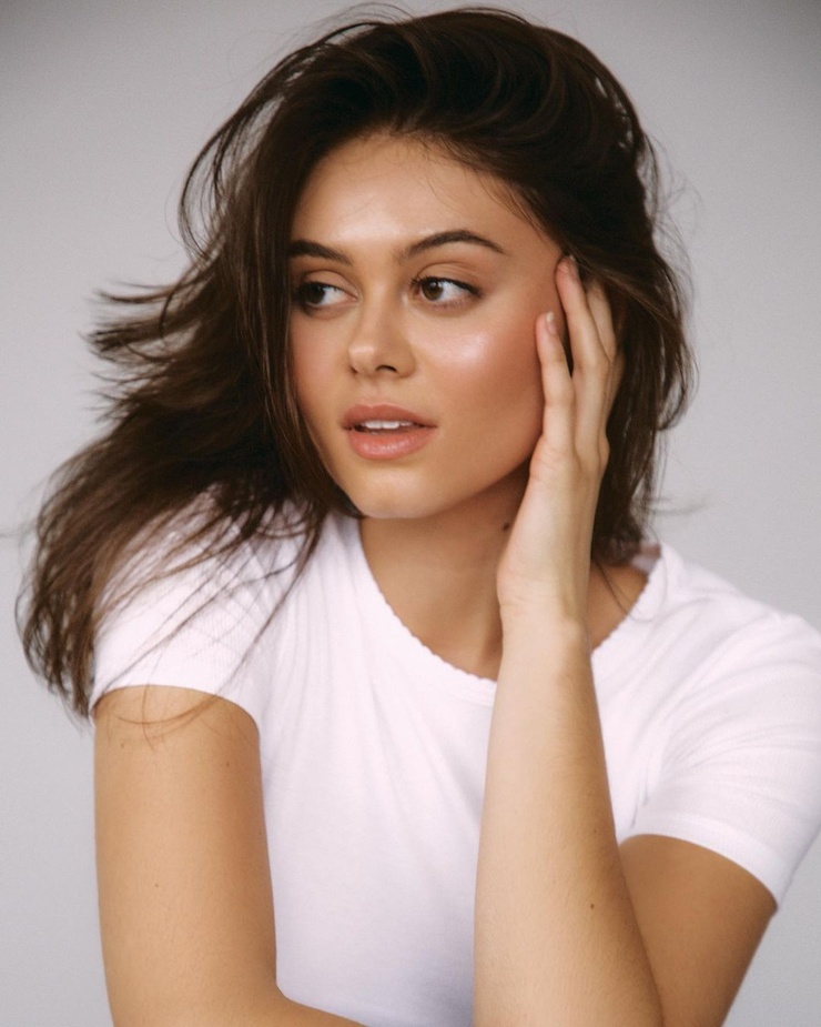 Lauren Macarro image