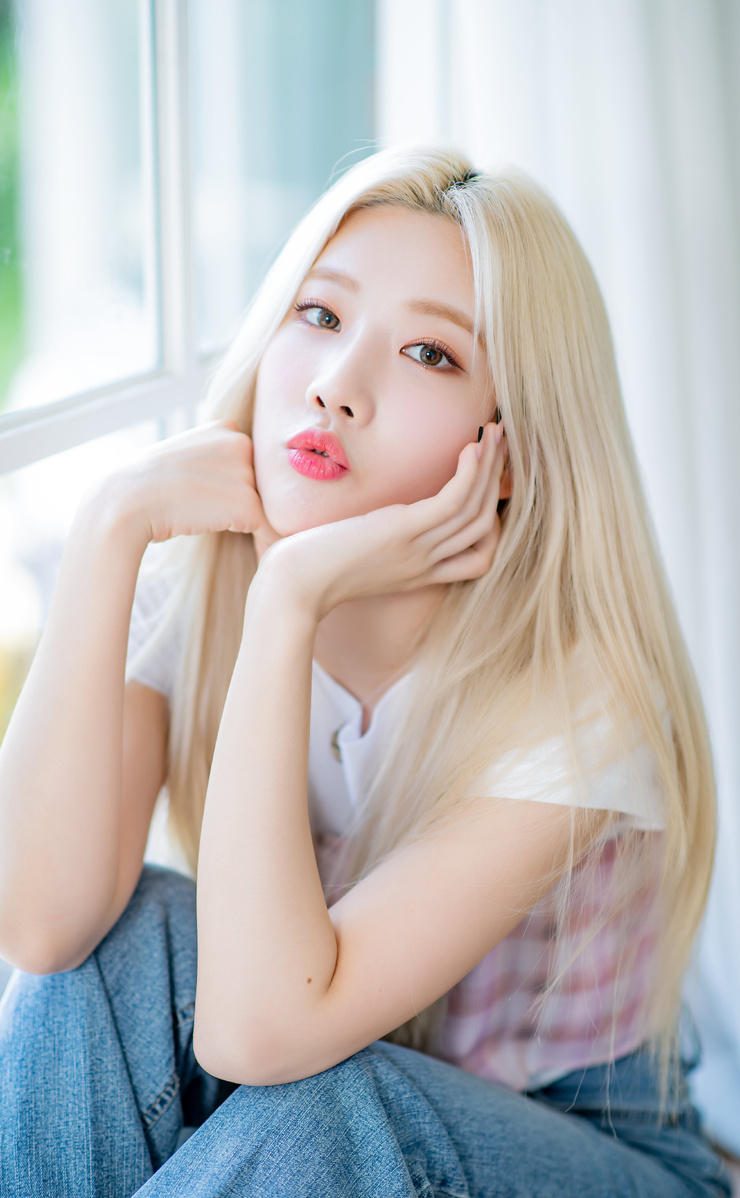 Kim Lip picture