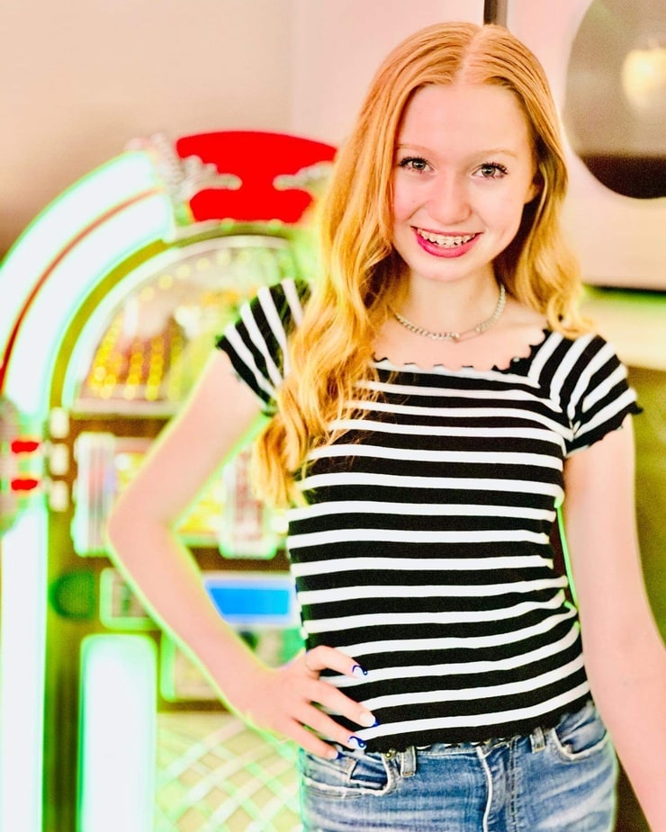 Picture of Abigail Zoe Lewis