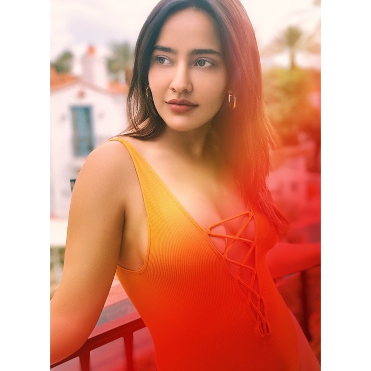 Neha Sharma picture