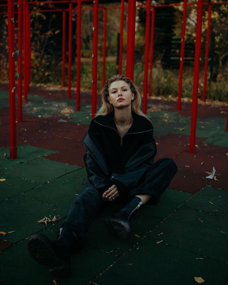 Picture of Luna (model)