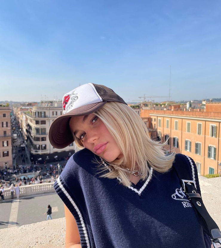 Picture of Mimi Slinger