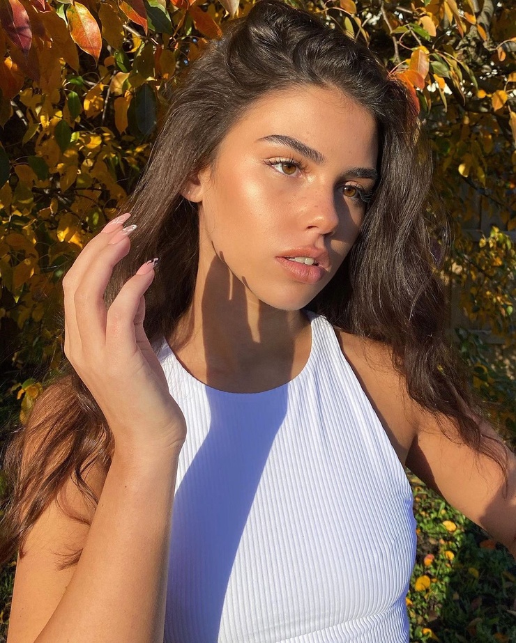 Picture of Leah Halton