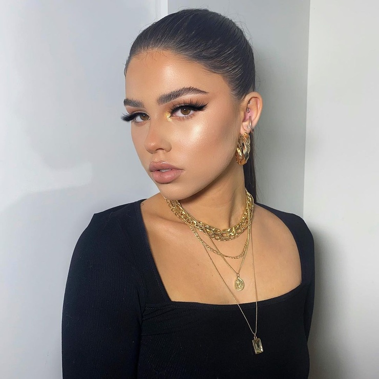 Image of Leah Halton