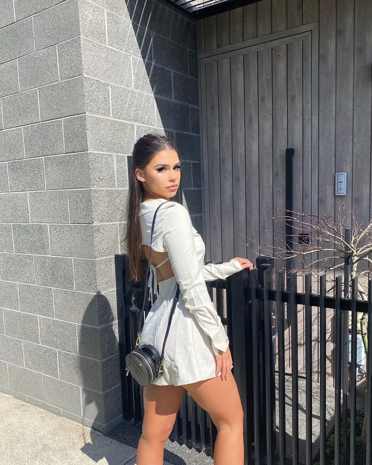 Picture of Leah Halton