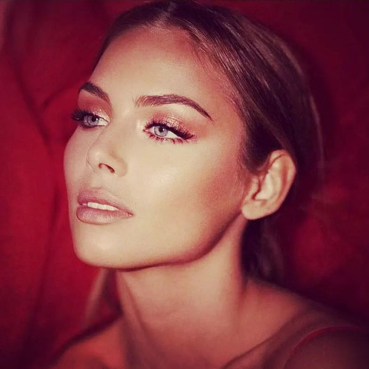 Picture of April Benayoum