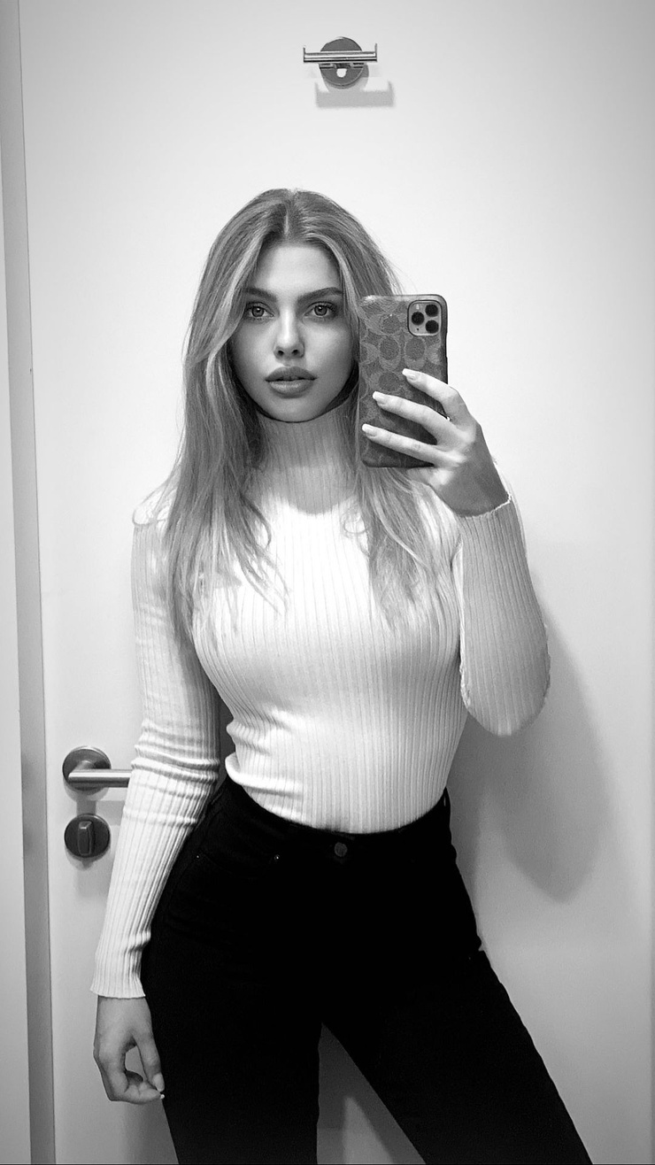 Alexa Breit picture